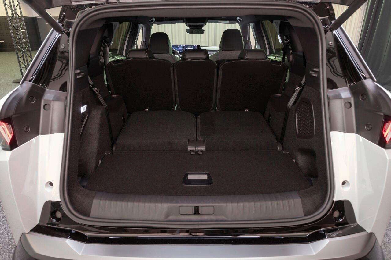 Peugeot 5008 (2024). Notre avis sur le nouveau SUV électrique et hybride à 7 places