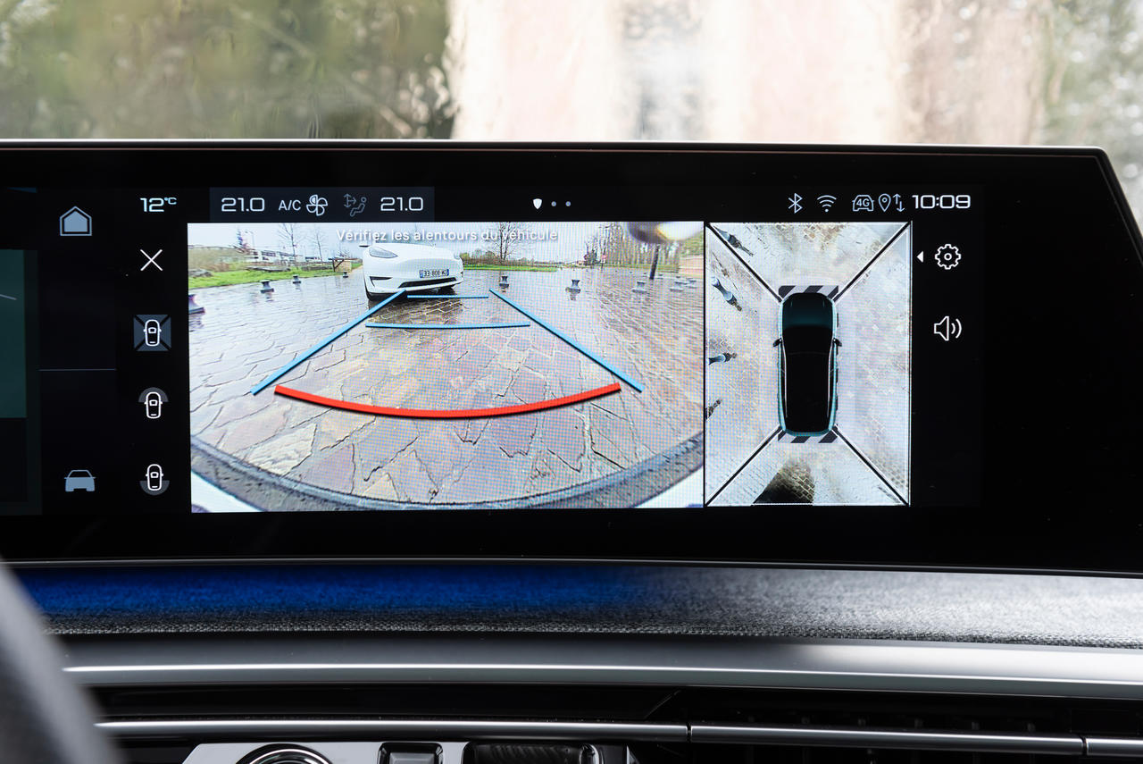 Photo 18 - Caméras panoramiques 360° - Essai Peugeot e-3008 vs Tesla ...