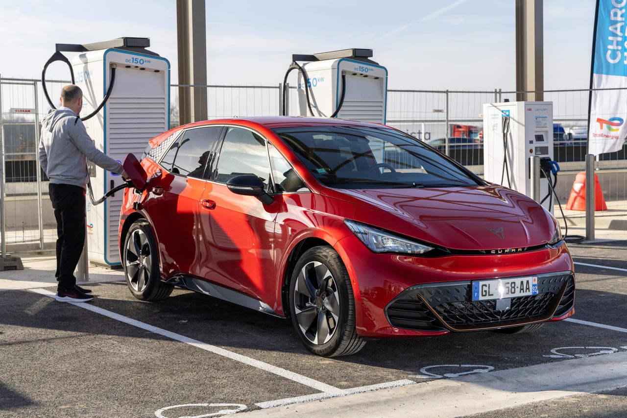 Photo 6 - Top des meilleures voitures electriques Cupra Born - Guide d ...