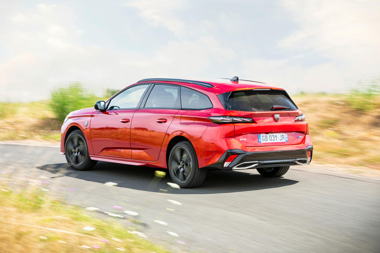 Peugeot 308 et 408. Une solution aux infiltrations d’eau dans les feux ...