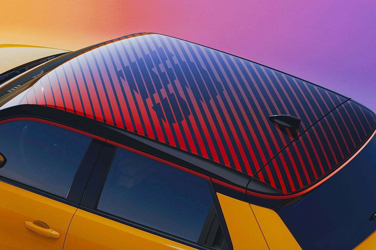 Photo 32 - Le toit de la R5 peut-etre recouvert d'un sticker ...