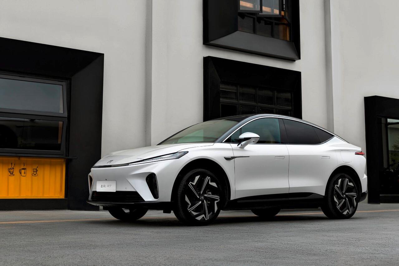 Photo 11 - En Chine, le groupe SAIC vend le MG S9 sous le nom Rising R7 ...