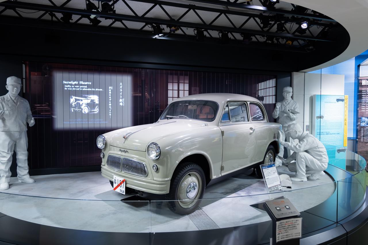 Photo 5 - La Suzulight, première automobile Suzuki, fut commercialisé ...