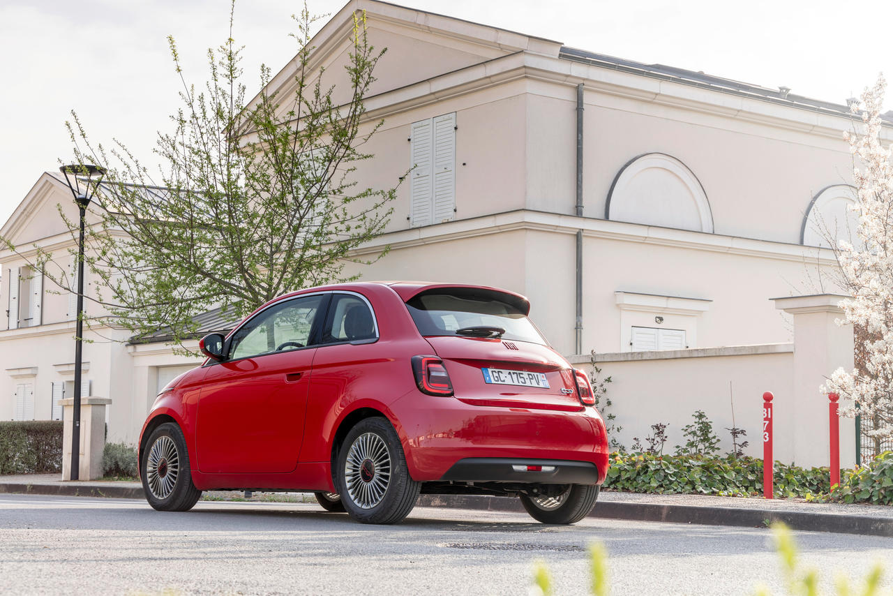 Fiat 500e (2025). Une version moins chère de la citadine électrique en préparation