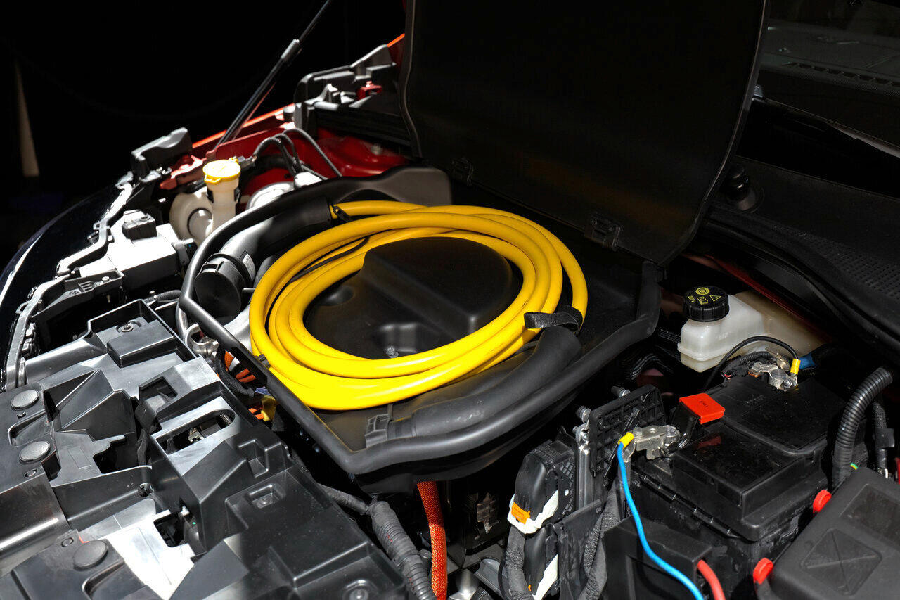 Photo 22 - En accessoire, le Junior propose ce bac sous le capot avant ...