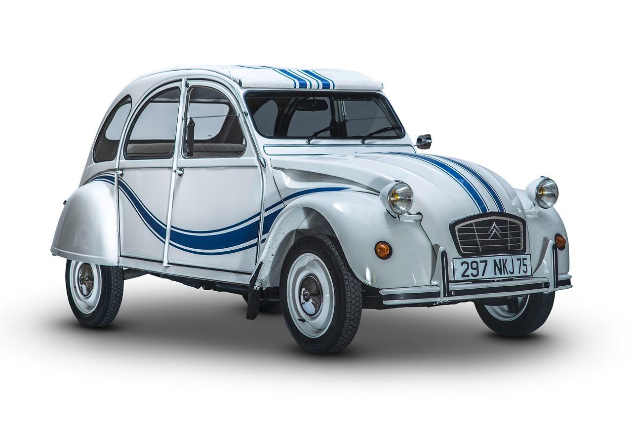 Photo 7 - Initialement limitée à 2 000 exemplaires, la Citroën 2CV ...