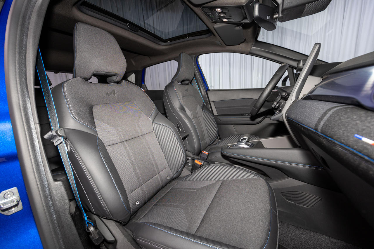 Renault Captur (2024). Premier contact avec le SUV urbain profondément ...