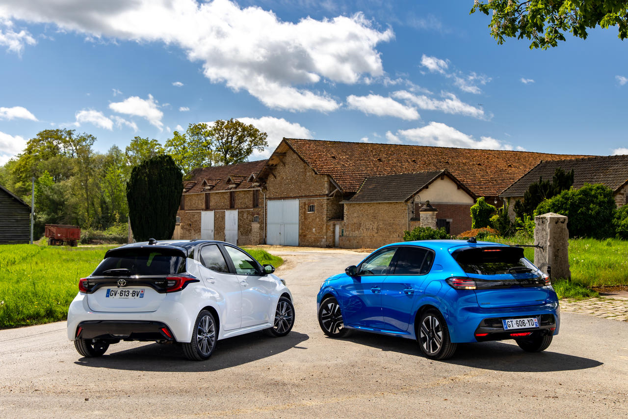 Diaporama et photos - Essai comparatif. La Peugeot 208 hybride défie la ...