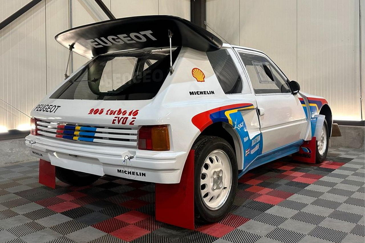 Une réplique (presque) parfaite de la Peugeot 205 T16 Evo 2