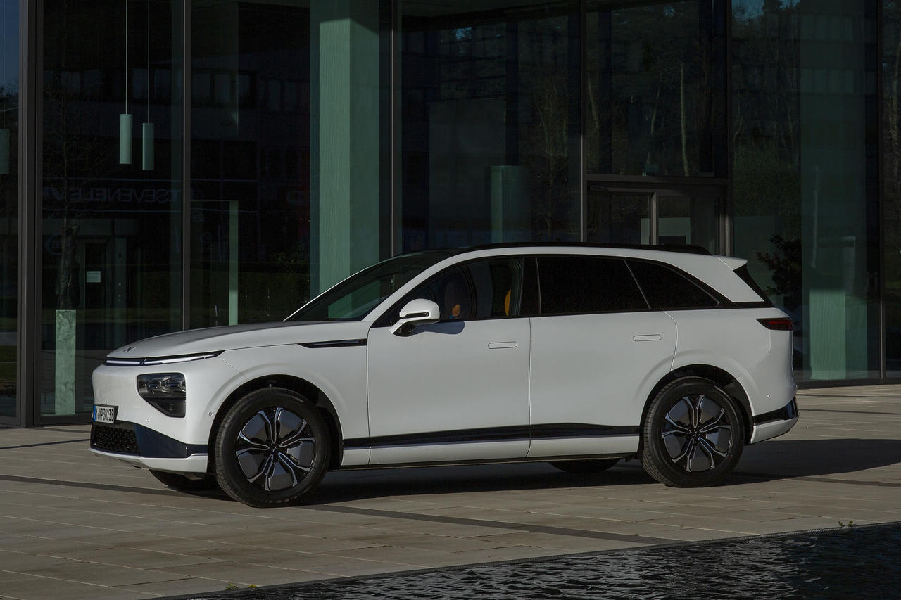 Photo 1 - Xpeng G9 blanc - Xpeng G9 (2024). Le grand SUV électrique chinois arrive en France