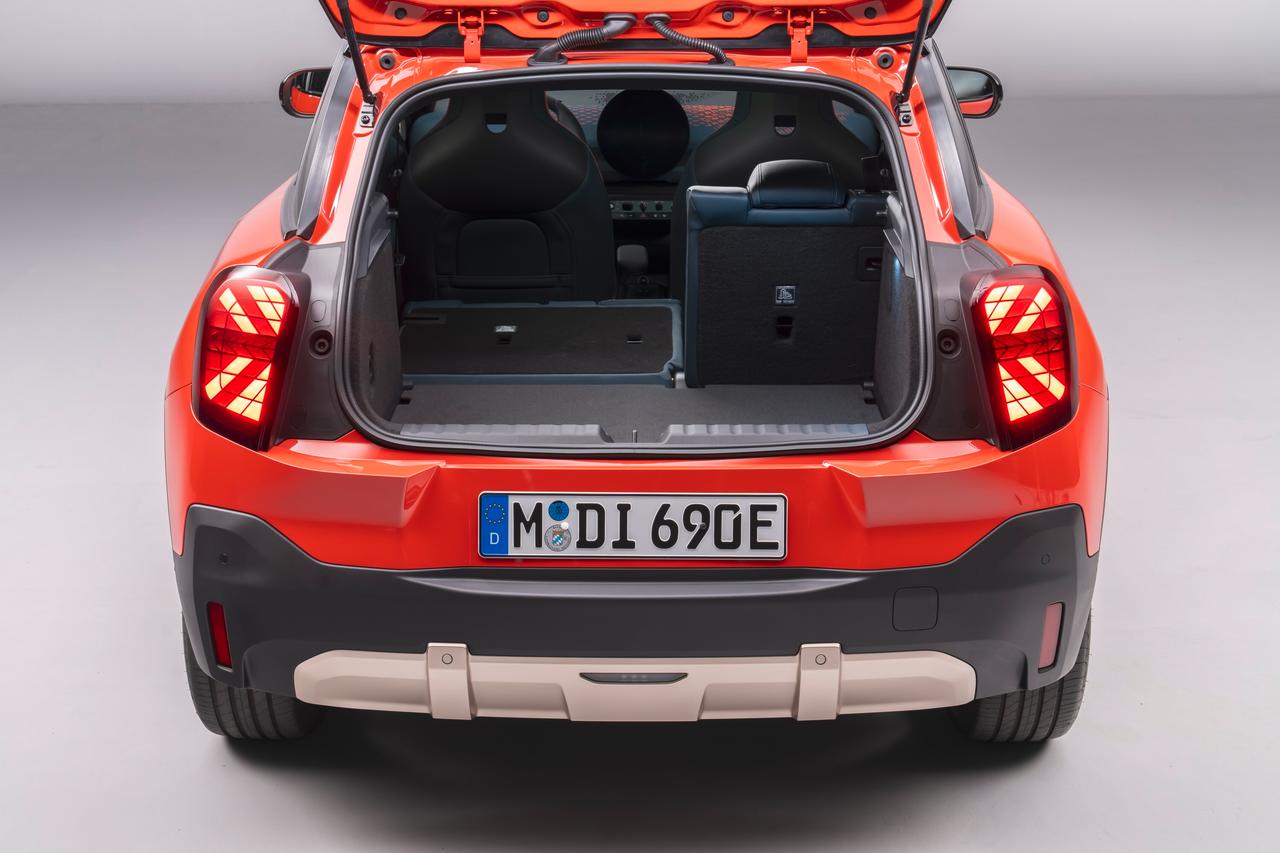 Photo 18 - Le volume du coffre va officiellement de 300 à 1 005 l ...