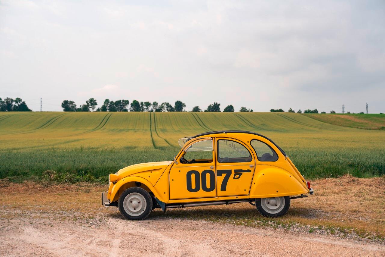 Une rare Citroën 2CV 007 de 1981 proposée aux enchères