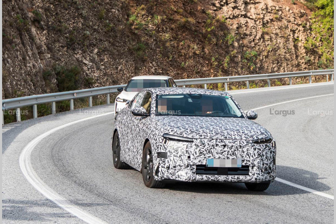 DS 8 (2025). Le crossover électrique, remplaçant de la DS9, surpris en ...