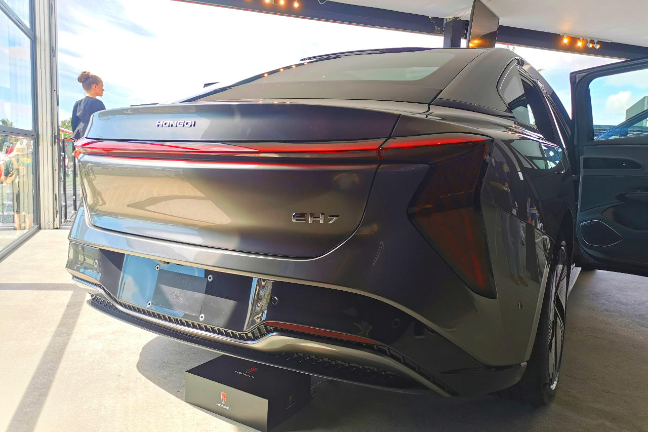 Hongqi. La luxueuse marque chinoise débarque en France avec ses modèles ...