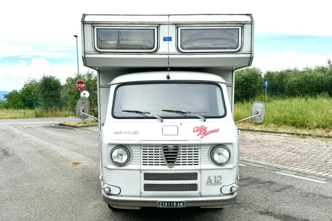 Insolite. Un rarissime utilitaire Alfa Romeo A12 aménagé en camping-car ...