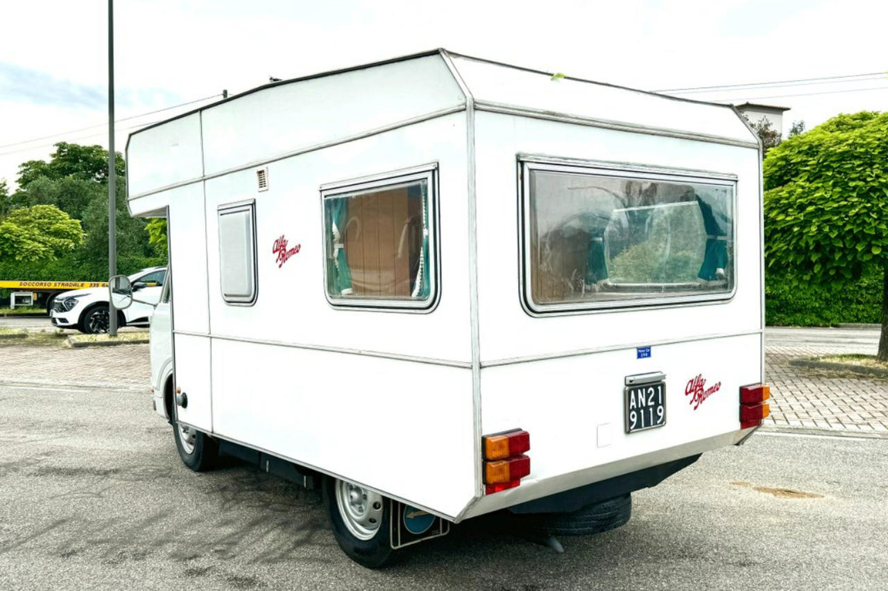 Insolite. Un rarissime utilitaire Alfa Romeo A12 aménagé en camping-car ...