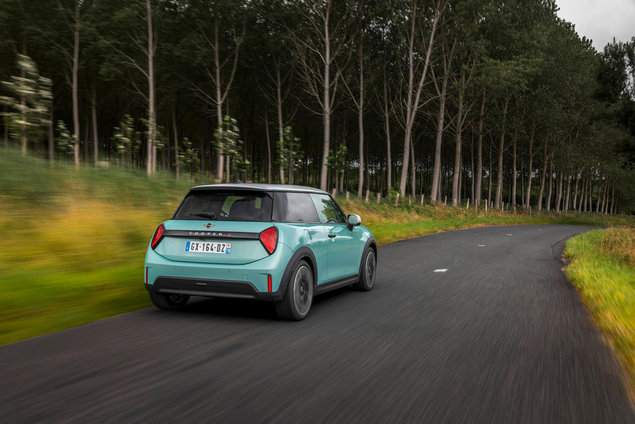 Essai Mini Cooper S vs Volkswagen Polo : le match des dernières GTI