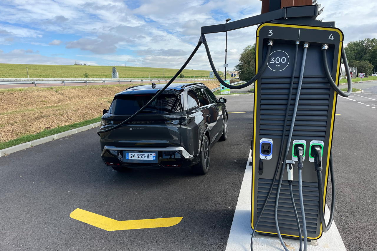 Prix Peugeot e-3008 et e-5008 Long Range (2024). Combien pour les versions grande autonomie