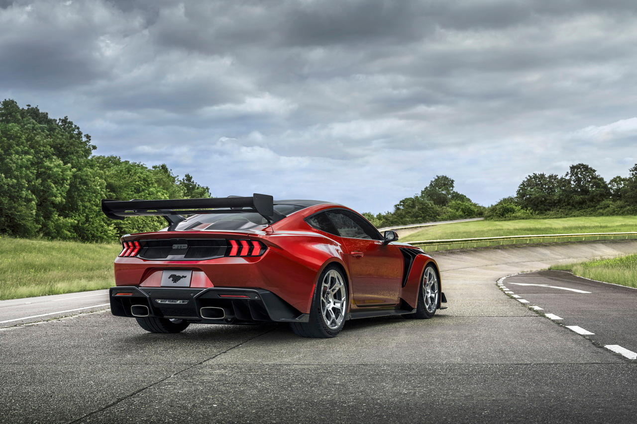 Essai extrême : la Ford Mustang Dark Horse au Nürburgring