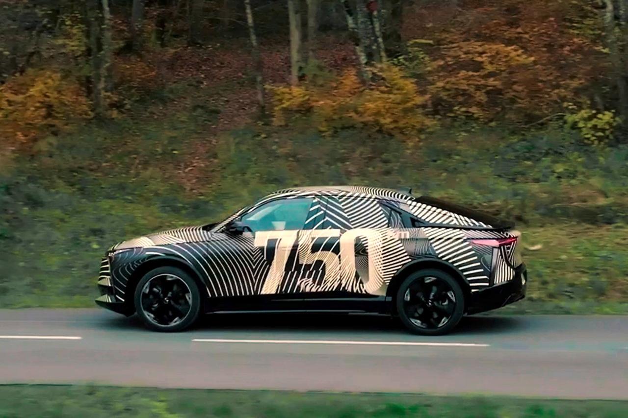 DS Automobiles. 750 km d'autonomie pour la berline-crossover électrique DS N°8