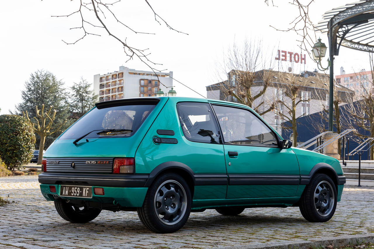 Ferrari F40, 205 GTI, M3 E30... les voitures cultes des années 1980