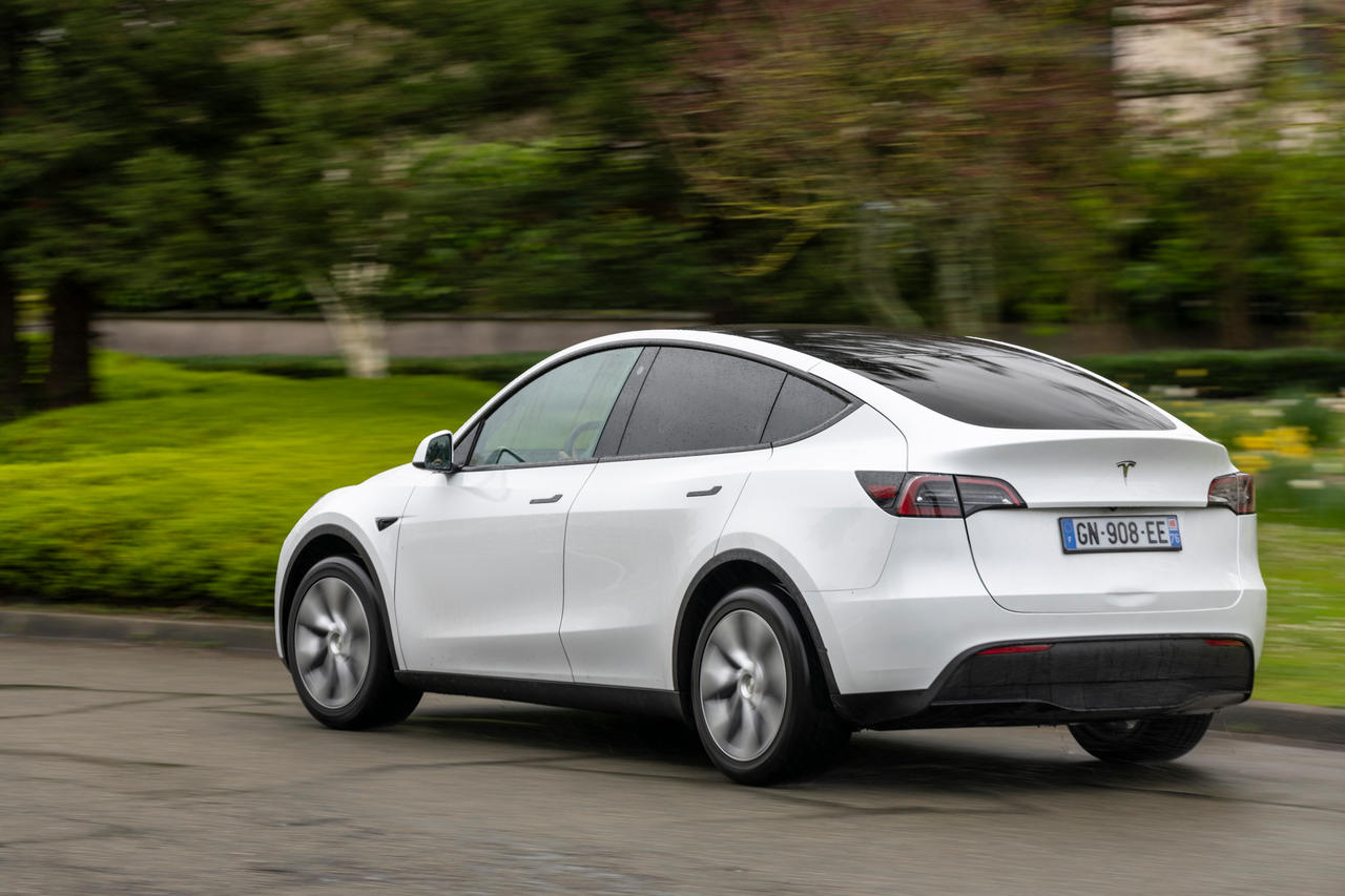 Tesla Model Y (2025). Premières photos officielles du SUV électrique ...