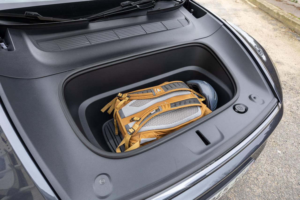 Essai Tesla Model Y restylé (2025). Il coche enfin la case confort