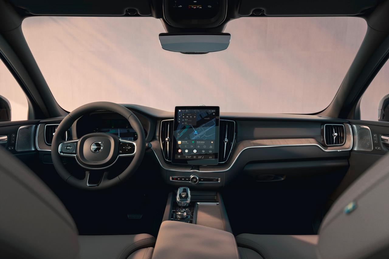 Volvo XC60 restylé (2025). Nouveautés, prix et équipements du SUV ...