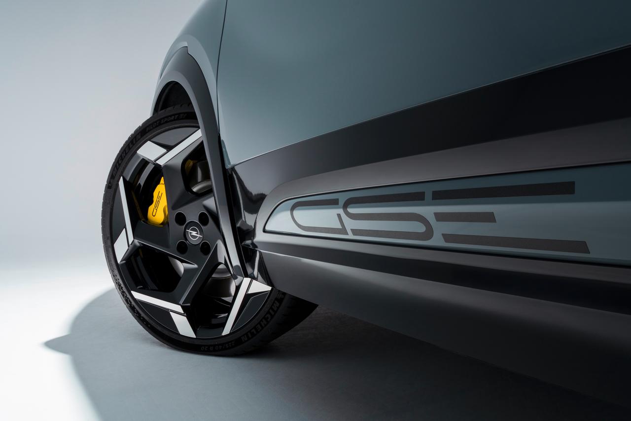 Opel Mokka GSE (2025). À bord du nouveau SUV électrique sportif allemand