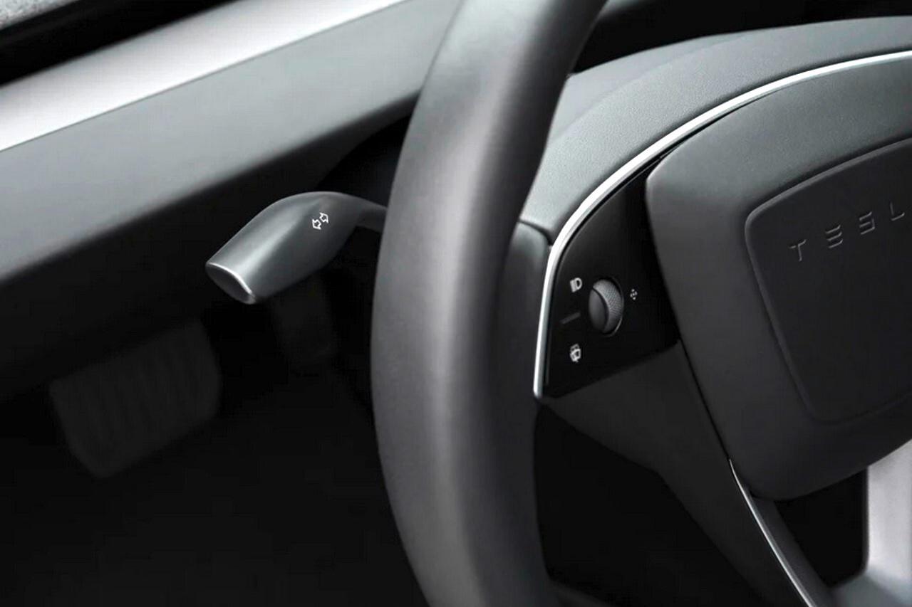 Tesla Model 3 (2025). Le retour du commodo de clignotants pour les ...