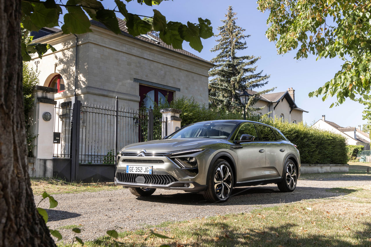 Photo 10 - Dimensions Citroën C5 X Hybrid 225 - Essai comparatif Citroën C5 X vs C5 Aircross ...