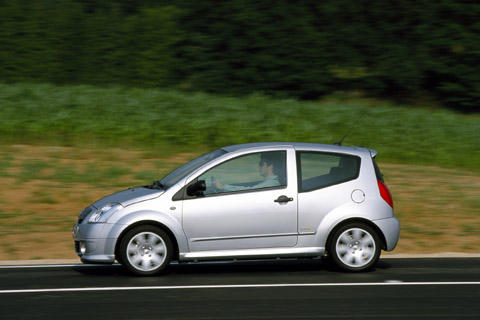Photo 5 - Citroën C2 1.4 HDi Pack Ambiance face à Renault Twingo 1.5 ...