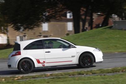 Diaporama et photos - Renault Mégane RS R26 "R" : R comme radicale | L ...