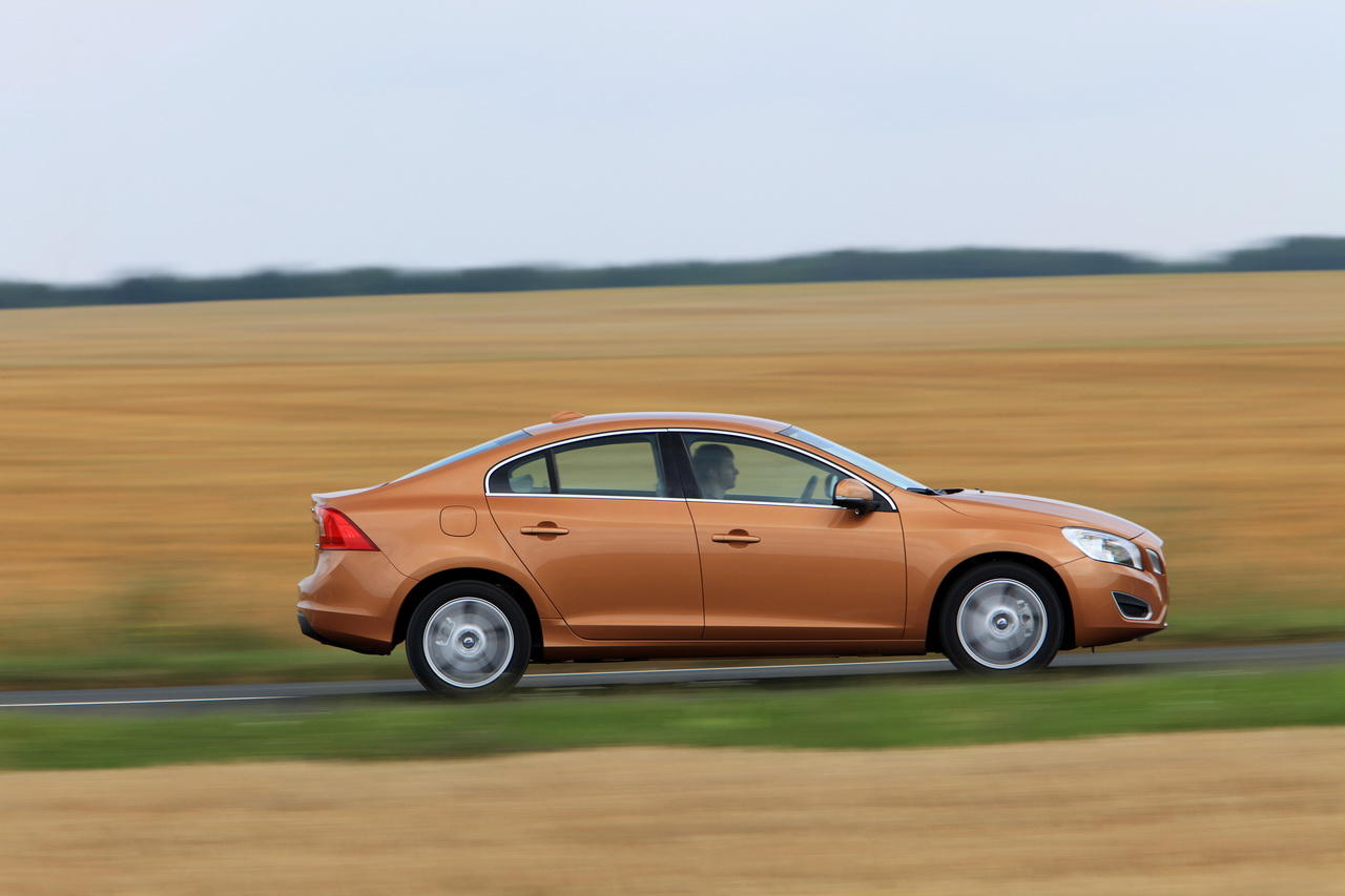 Diaporama et photos - Comparatif : Volvo S60 contre Citroën C5 | L'Argus