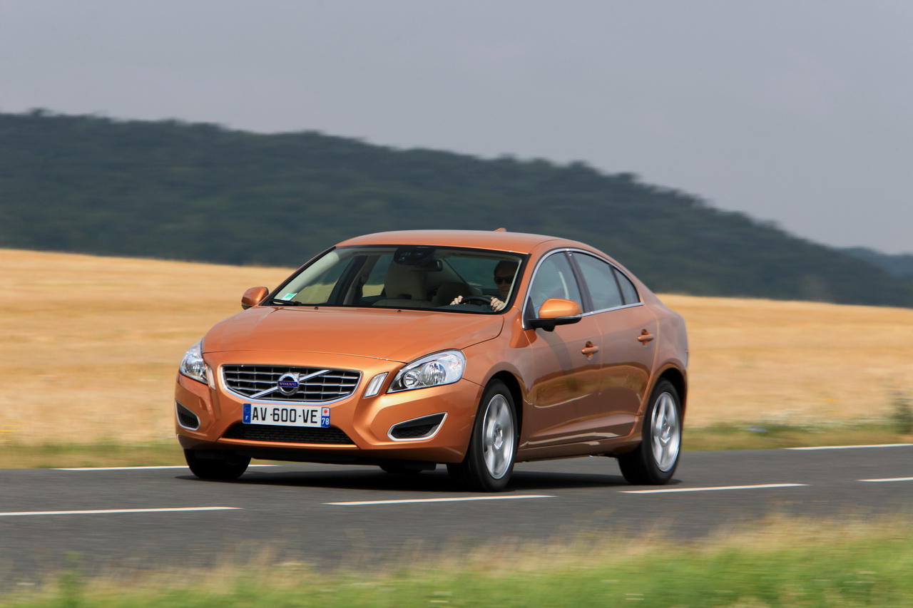 Diaporama et photos - Comparatif : Volvo S60 contre Citroën C5 | L'Argus
