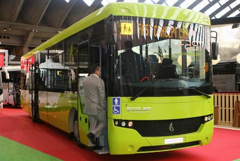 Le Renault Midlum... en car scolaire