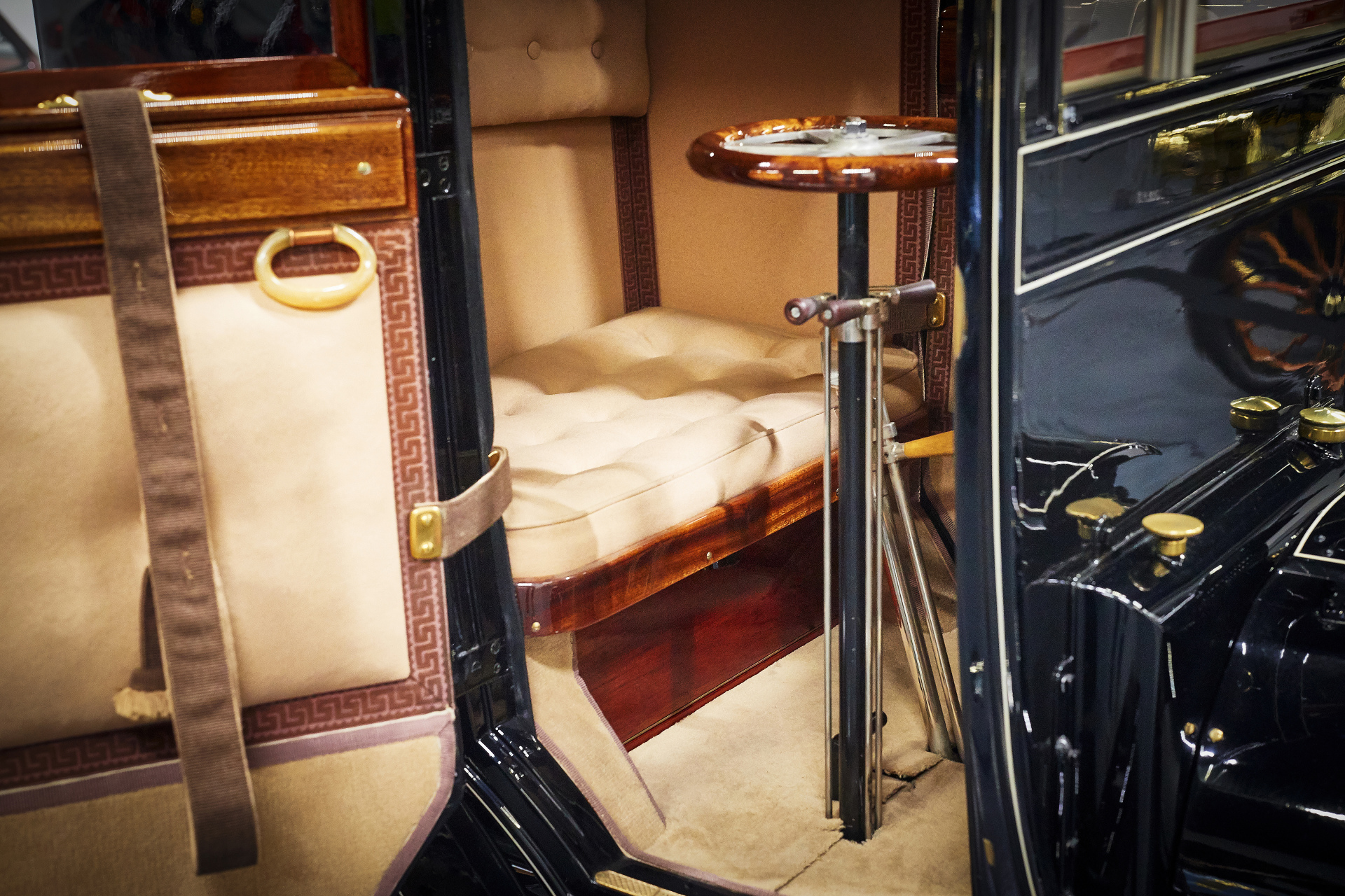 Photo 16 - Renault Type B 1899 vue de l'habitacle - 120 ans de Renault ...