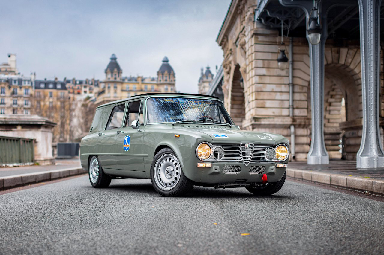 Une rare Alfa Romeo Giulia Familiare entièrement restaurée à vendre