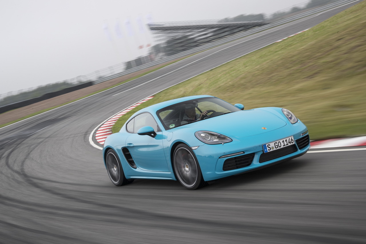 Photo 6 - porsche 718 cayman s miami blue sur circuit - Essai Porsche ...
