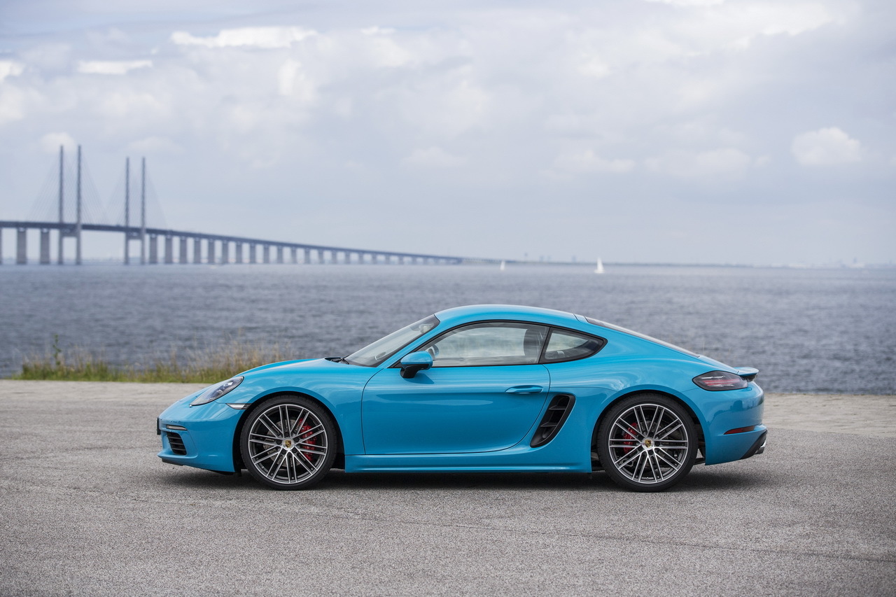 Photo 16 - porsche 718 cayman s miami blue profil gauche - Essai ...
