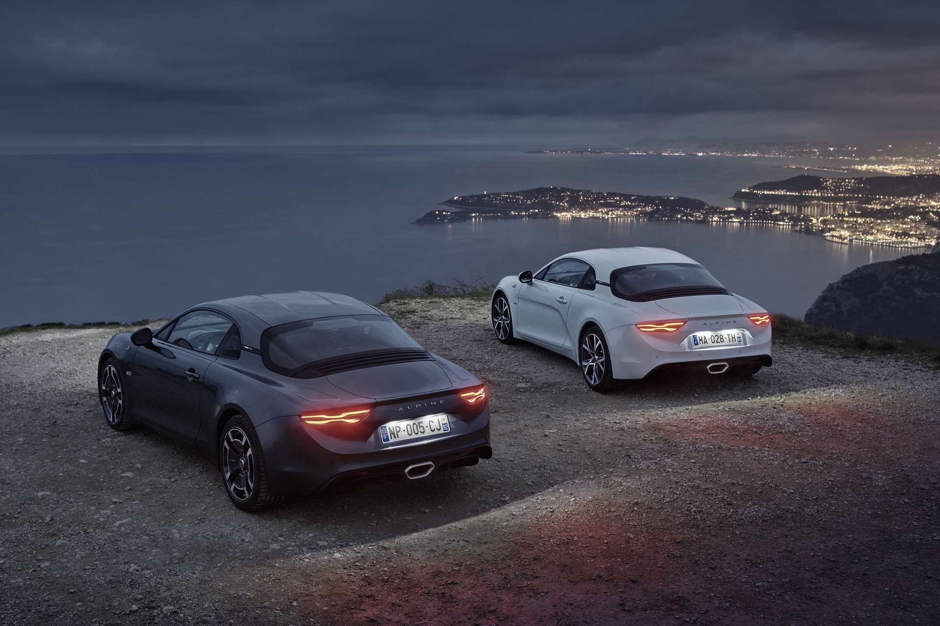 Prix Alpine A110 Pure et Légende : les tarifs et équipements dévoilés ...