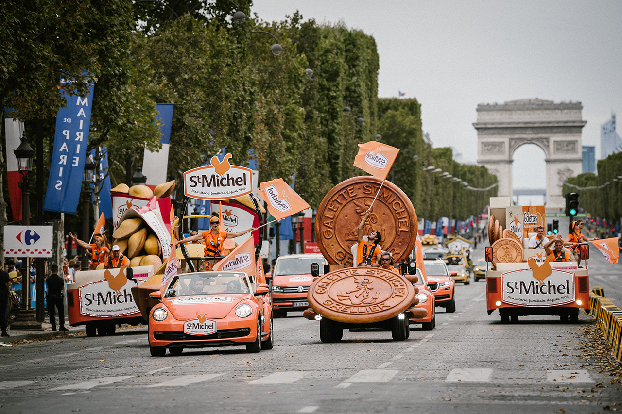 Tour de France. La caravane publicitaire, un incontournable du Tour ...