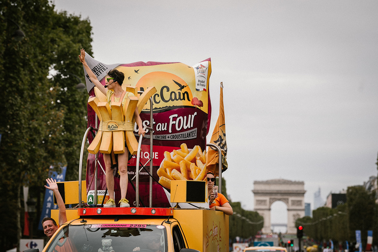 Tour de France. La caravane publicitaire, un incontournable du Tour ...