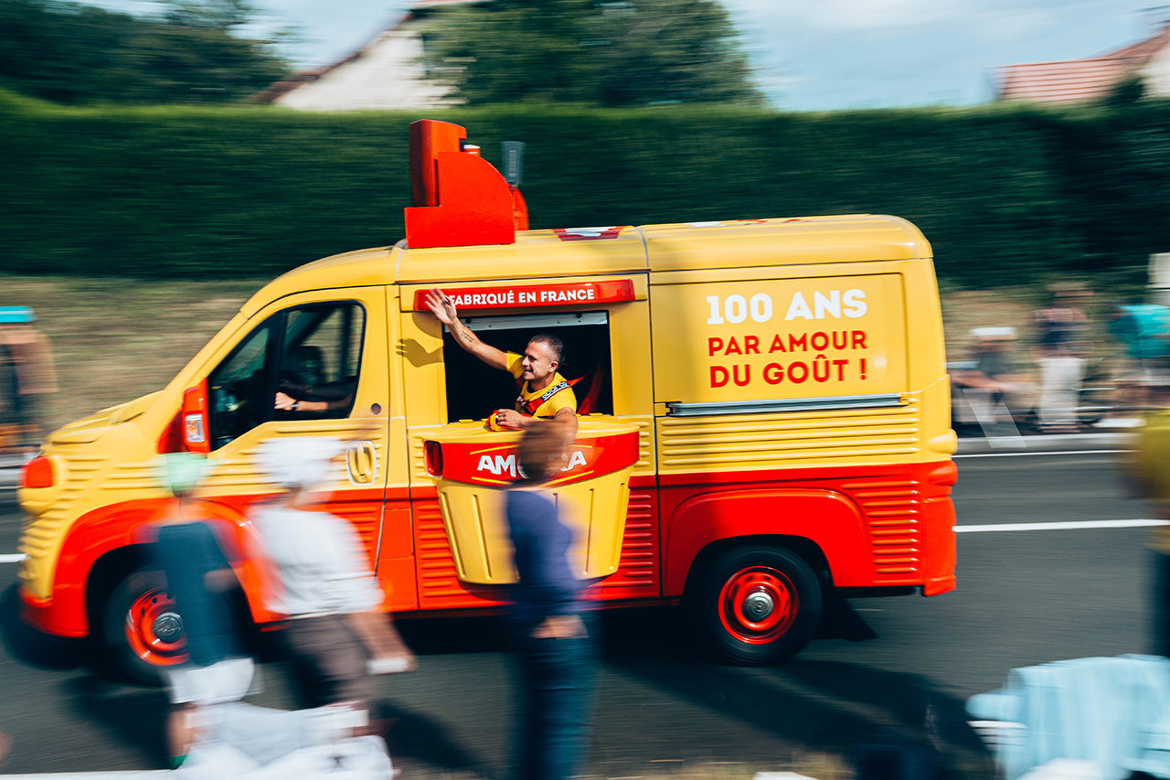 Tour de France. La caravane publicitaire, un incontournable du Tour ...