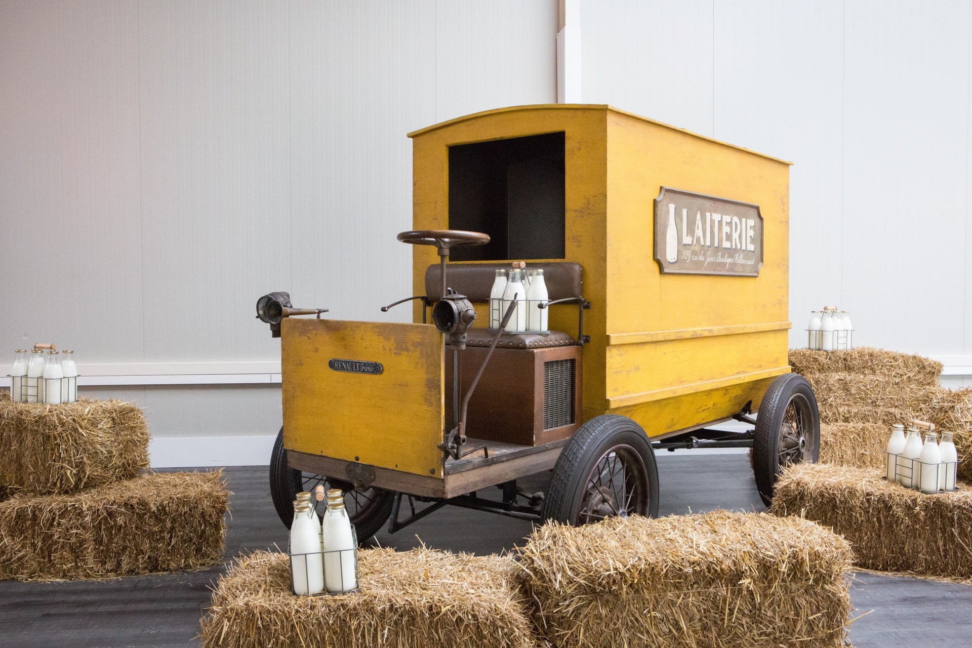 Photo 2 - Renault Type C "Laiterie" (1900) jaune vue avant - La saga ...