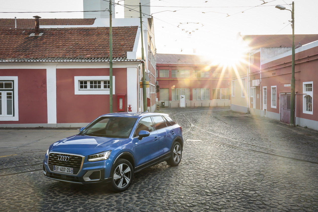 Photo 18 - Audi Q2 bleu 2017 - Rétrospective 2016 : les 40 plus belles ...
