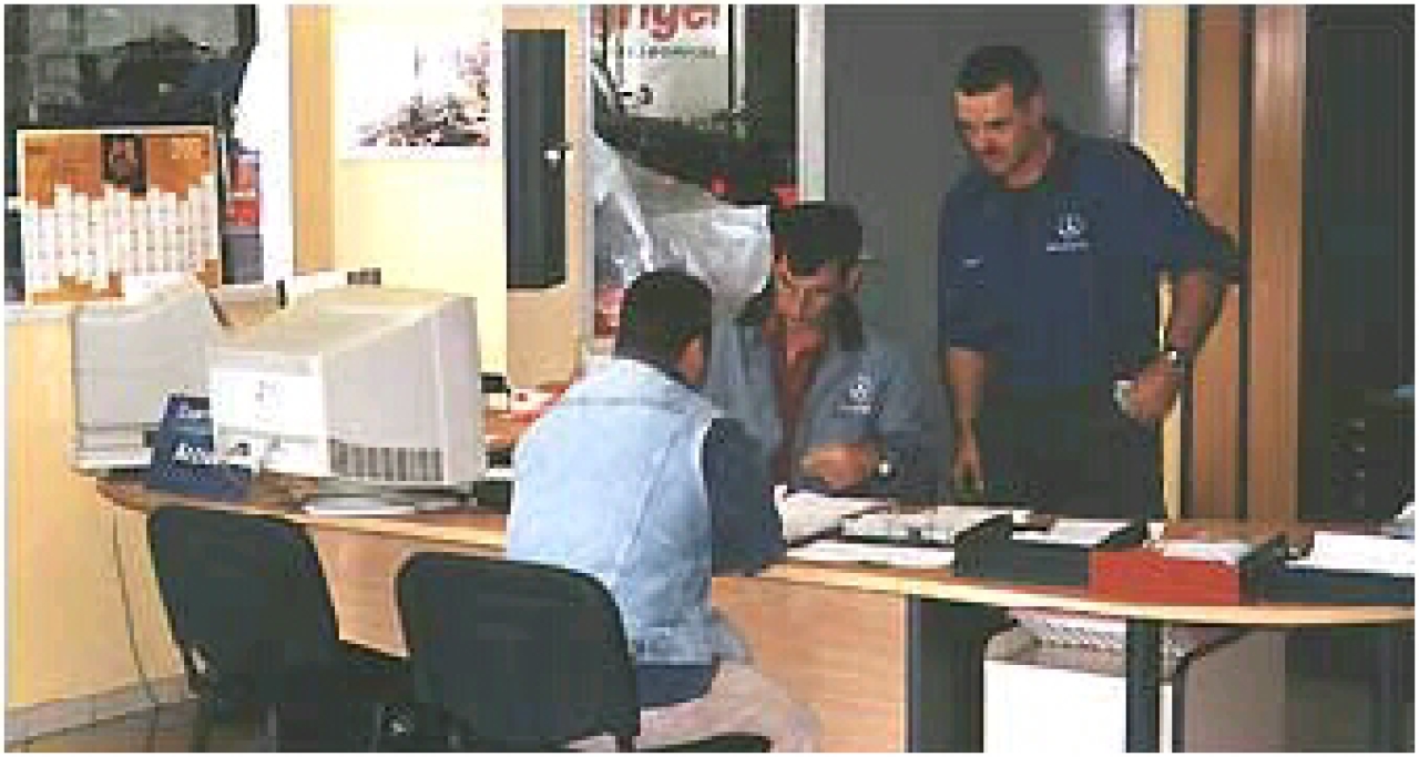 Photo 1 - Le groupe Collay arrête la distribution de voitures particulières