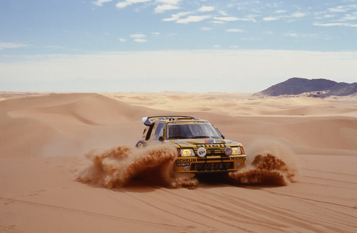 Photo 4 - Peugeot 205 Turbo 16 Camel Dakar 1987 gerbes de sable ...