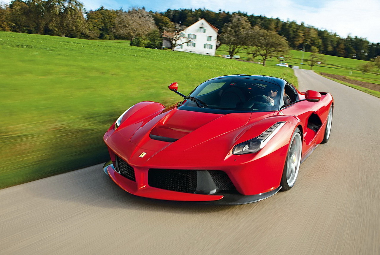 Photo 6 - Ferrari LaFerrari rouge - Supercars : les meilleures ventes 2017