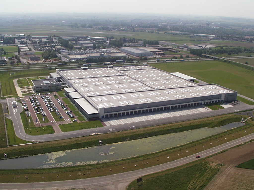 Photo 2 - Mercedes : le centre logistique de Valenciennes fête ses dix ans